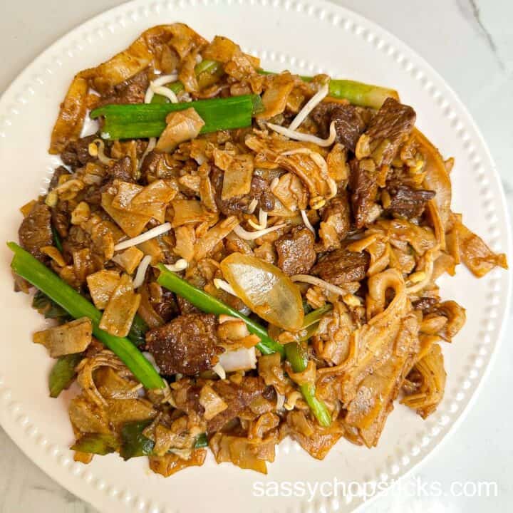 Beef Chow Fun Recipe (Beef Ho Fun, 干炒牛河) - Sassy Chopsticks