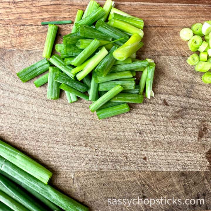 How To Cut Green Onions (Scallions): 4 Easy Ways! - Sassy Chopsticks