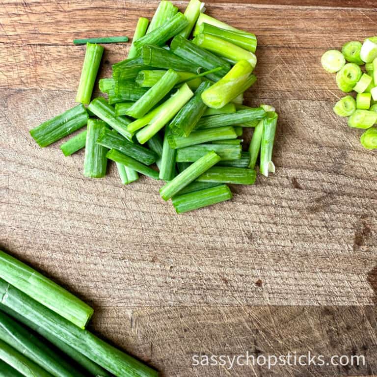 How To Cut Green Onions (Scallions): 4 Easy Ways! - Sassy Chopsticks