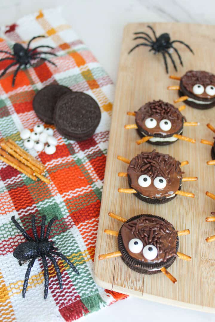 Oreo Spider Cookies Recipe for Halloween Parties - Sassy Chopsticks