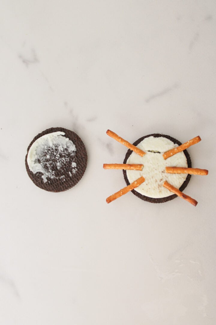 Oreo Spider Cookies Recipe for Halloween Parties - Sassy Chopsticks