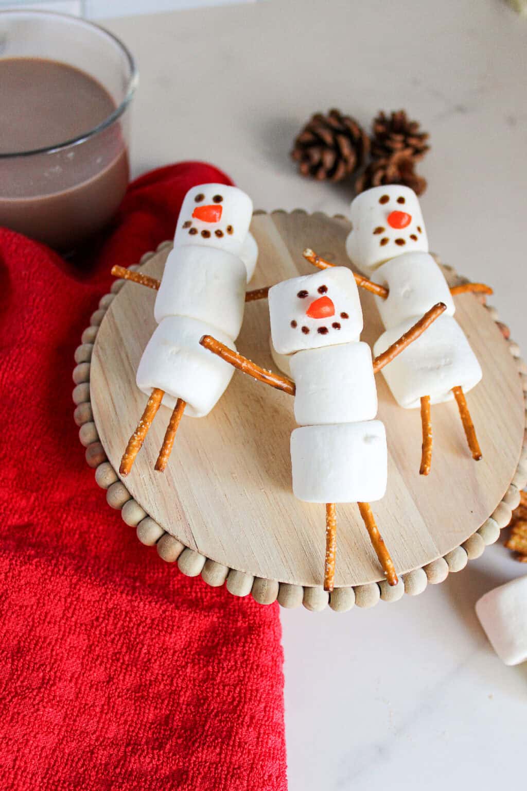 Cute and Easy Marshmallow Snowmen for the Holidays - Sassy Chopsticks